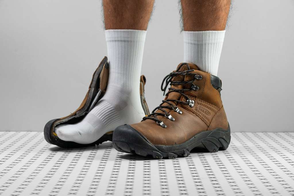 Best Walking Boots Wide Feet UK 2025 - Ultra Light Hike